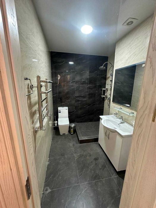 Продаётся квартира в новостройке. Yengi Novastroyka hichkim yashamagan
