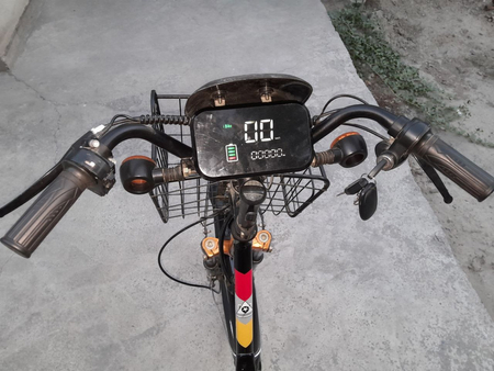 Skuter  /  moped
