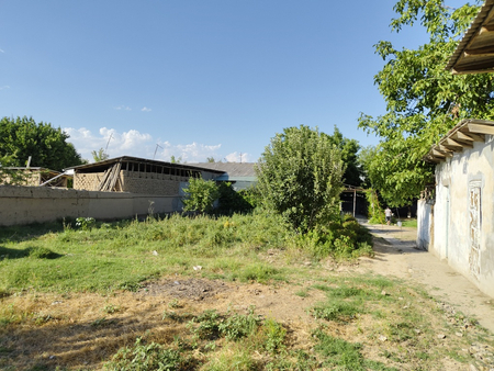 Uchastka sotiladi
