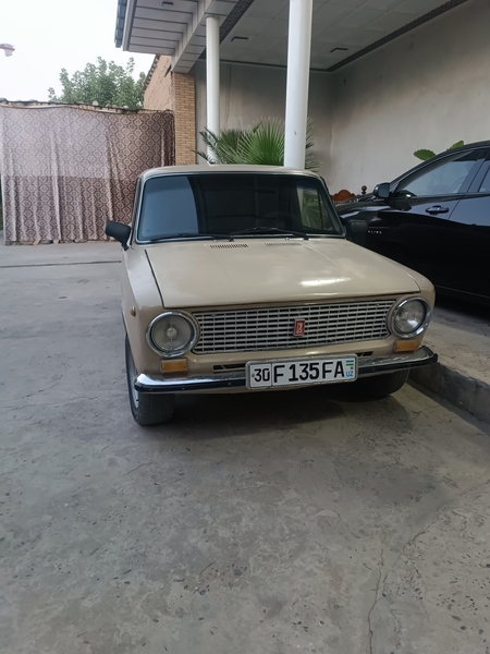 Srochno!!! Jiguli vaz 21011 faqat naxtga