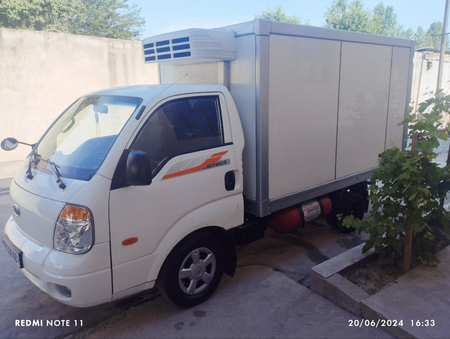 Kia bongo ishga tayyor juda yaxshi moshina ozimmiki yili 2008 ishi yoq