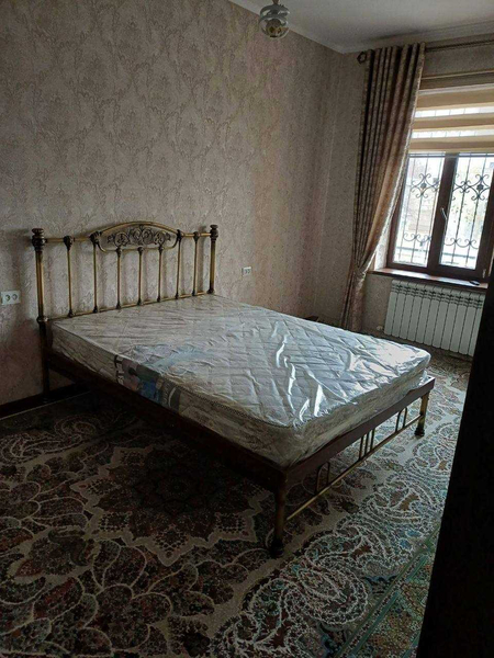 Shaumiyana ko'chasida zudlik bilan  kvartira sotiladi!