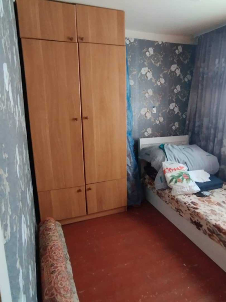 Продается двухкомнатная квартира в зеленом районе с айваном.