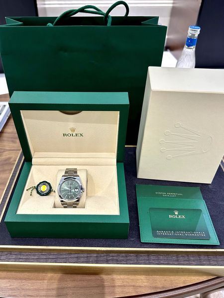 NEW Rolex Datejust 41mm 126300 GREEN