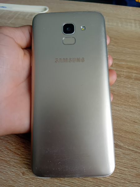 Samsung J6 32gb...