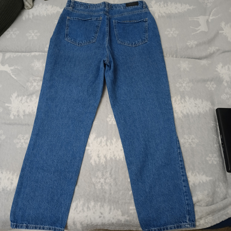 Продам женские джинсы