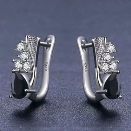 Серьги из серебра 925 пробы с чёрным шпинелем и фианитами