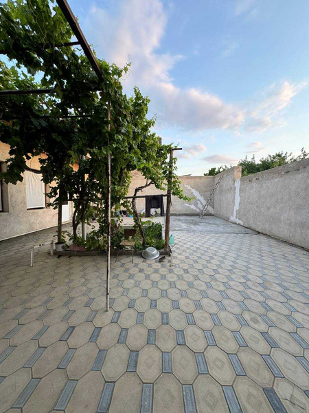 3.5 sotixli tayyor hovli sotiladi. Trikataj