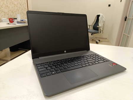HP Laptop 15.6 R3 5300U 4\\\\256