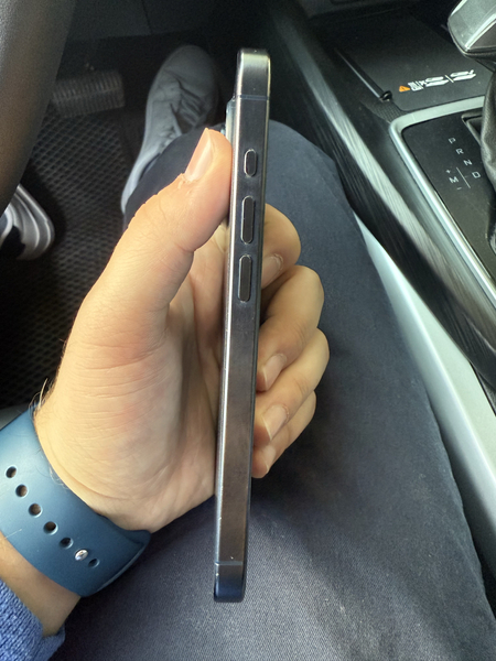 iPhone 15pro blue titanium 256gb