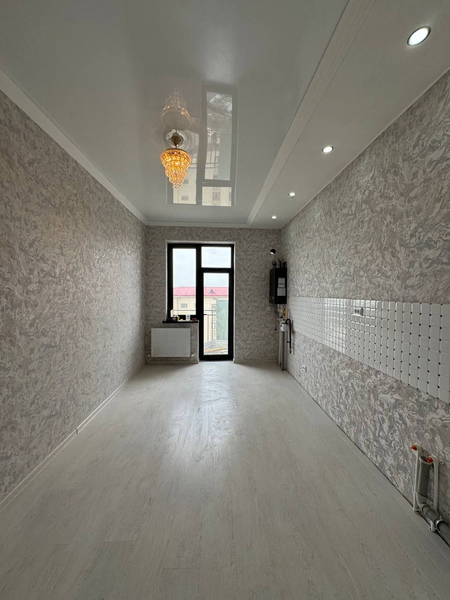 3 xonali 8 qavatda 93m² 7 mikrayon xaytek remont
