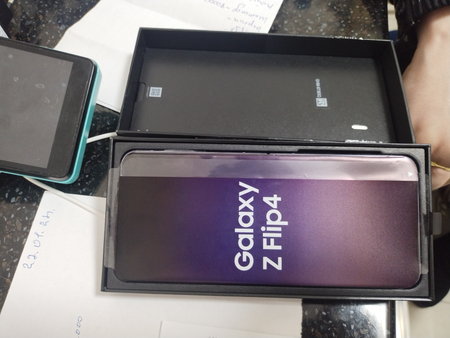 Samsung galaxy Z flip4