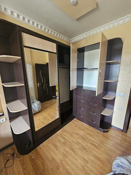 Продаётся стенки и шкафы. В хорошем состоянии.