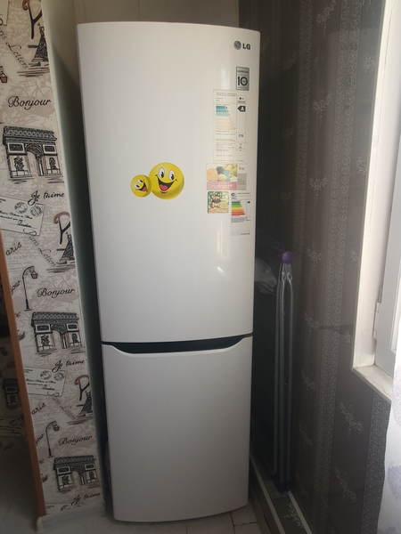 Холодильник LG в идеальном состоянии
