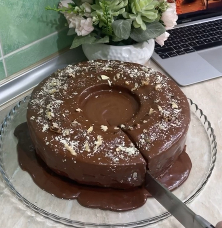 Tort va pishiriqlar sotiladi