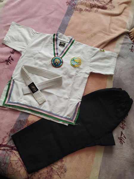 Karate forma yosh bollaga 5,6,7 yoshlarga moʻljallangan