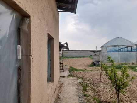 Yer sotiladi Nazarbek Tarnovda 37 sotix yer sotiladi