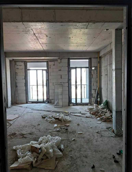 Mirzo Ulug'bek tumanida 75 kv lik 2 ta tutar joy sotiladi