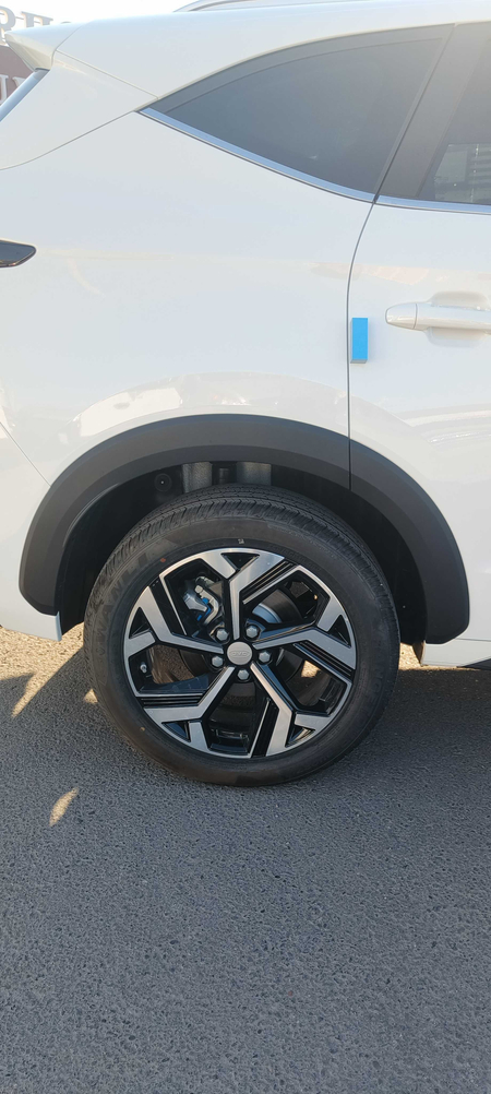 JAC JS8  (nalichida sotuvda)