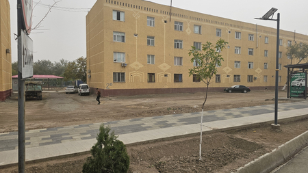 Продаётся 3х комнатная кв ориентир Светлана  базар или магазин