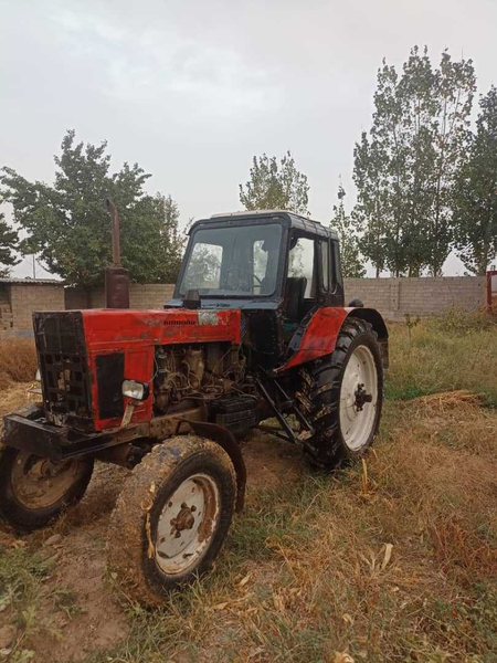 Traktor sotiladi