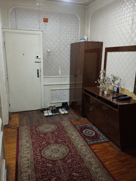 Продам 3 х комнатную квартиру  Куйлюк 6- массив/3 xonali uy sotiladi