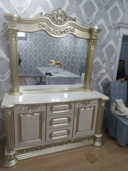Mebel sotiladi srochno