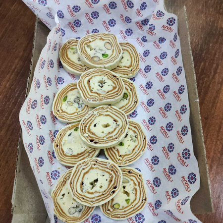 Коробки, калька, наполнитель