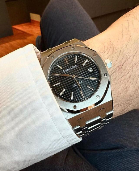 Audemars Piguet Royal Oak Automatic Mexanika soat sotiladi.