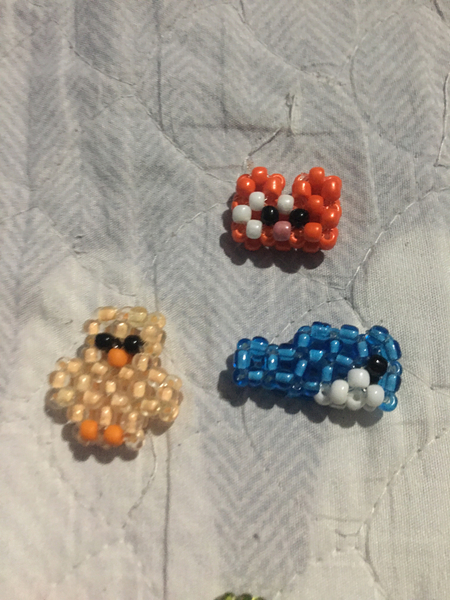 Фигурки из бисера.