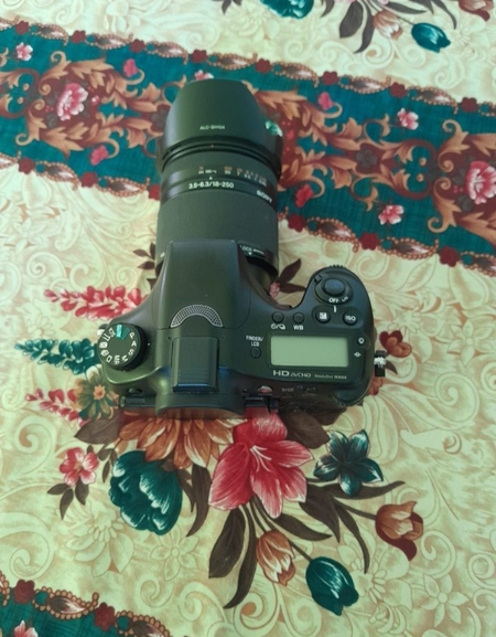 Sony a77 sotiladi