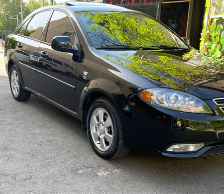 Gentra 2022   Qora