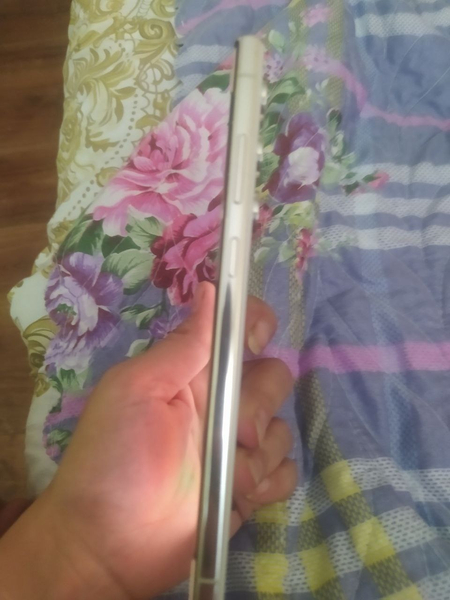 Продам Samsung s23 Ultra