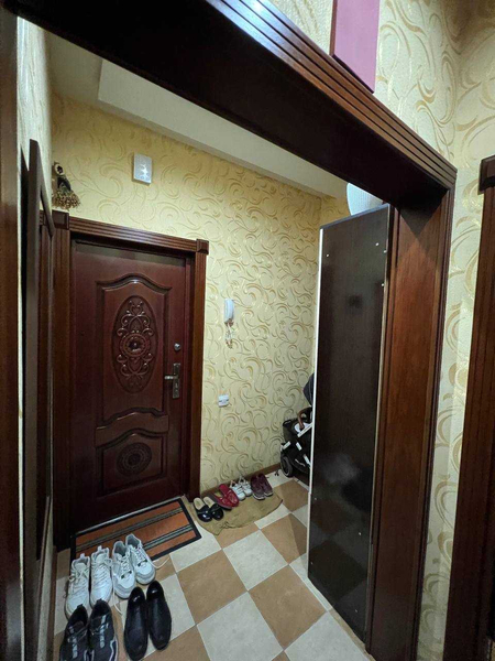 Срочно продается Квартира Мирзо Улугбек  Ахмад Югнакий  2/4/9 62кв.м