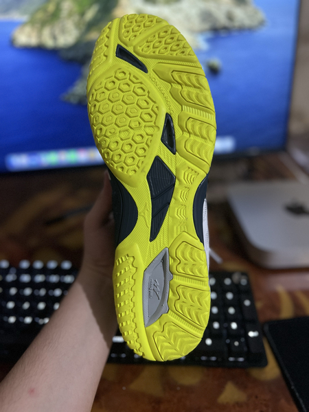 Mizuno Wave Medal 6