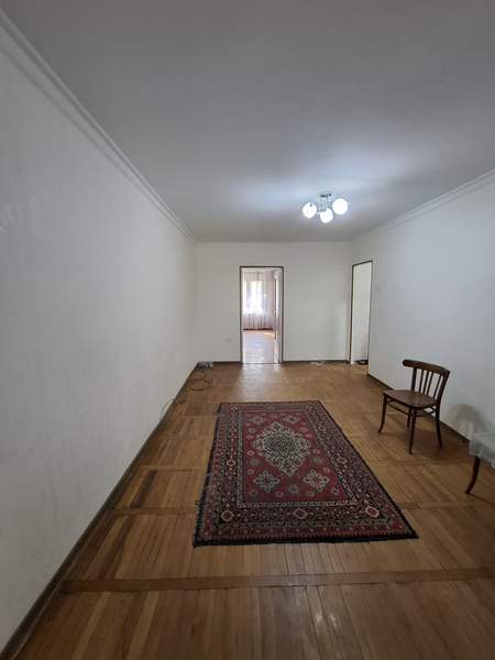 Продаю 2 ком квартира на 2 этаже 4 этажного дома. Авиосозлар 4.