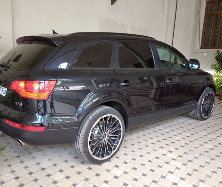 Audi q 7.     26000 $
