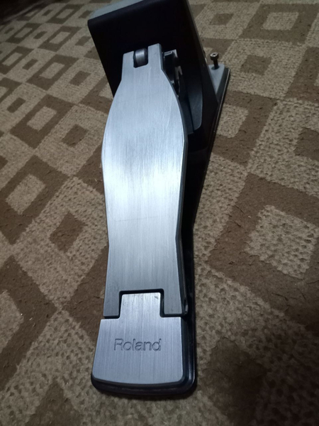 Roland KT-10 pedal original sotiladi