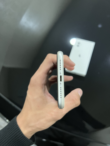 iPhone 11 karobka dakument ochilmagan radnoy