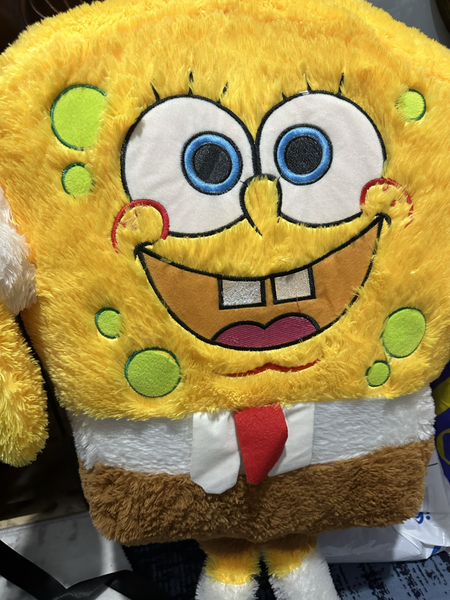 Oʻyinchoq sponjbob sariq rangda