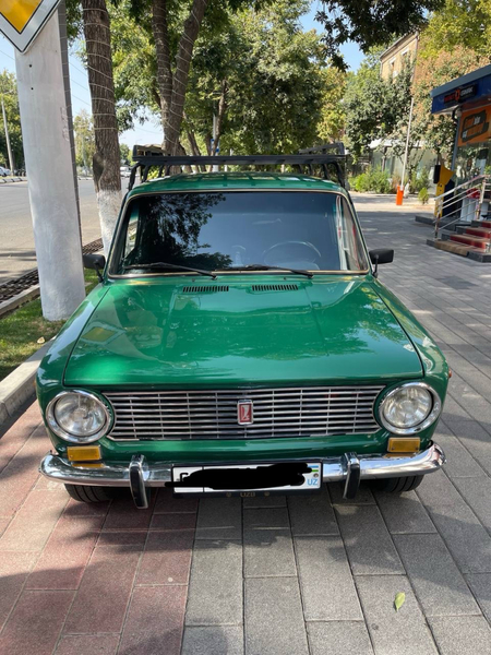 JGULI VAZ 2102 srochna sotiladi