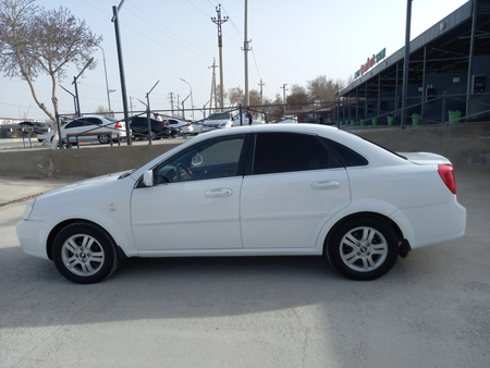 Lacetti 1.8 srochna sotiladi