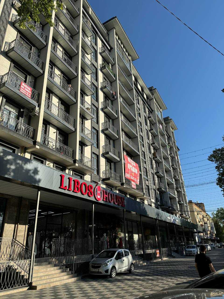 В ЖК Qozirobod 60м2 около Метро и Парка коробка с перегородками!`