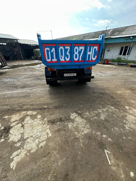 Isuzu Самосвал