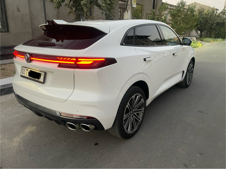 Changan unik luks novinka