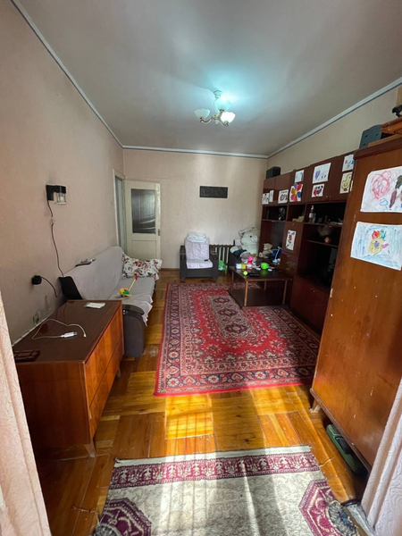 Бий , Максим Горький Художники  3/3/3 балк 2#6  83 кв.м