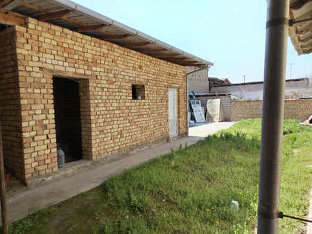 Недвижимое помещение (бывший магазин)
