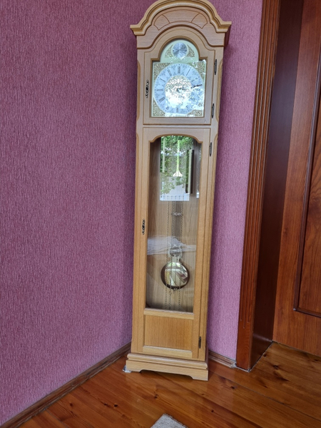 Наполные часы.        Ф