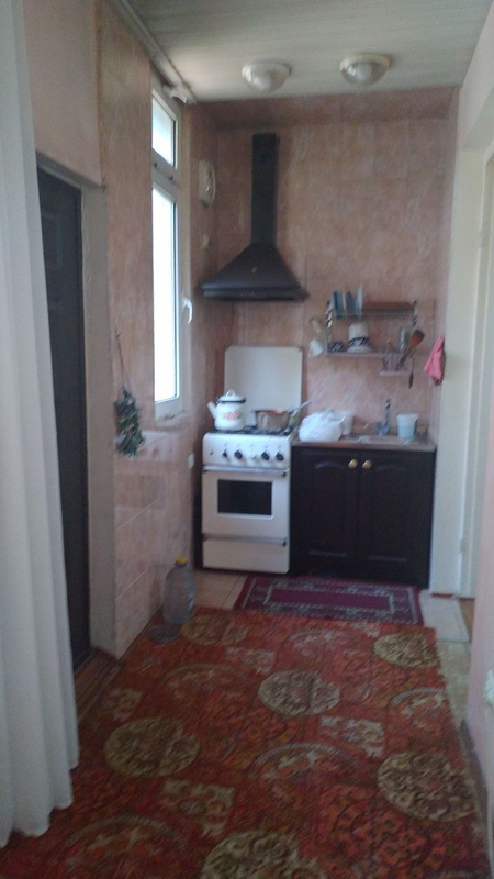 Продаю срочна 4хкомнат квартиру 1этаж 4х этажный дом
