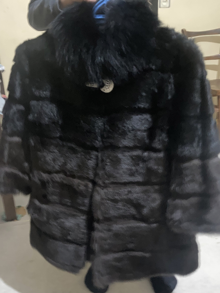 Срочно продаю шубу в хорошем состоянии